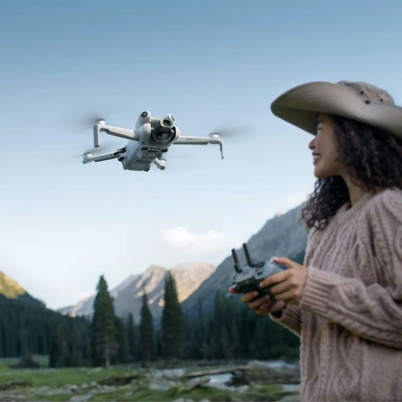 DJI Mini 4 Pro Colombia - Dron 4K Sub 250g con RC 2 | Skymotion